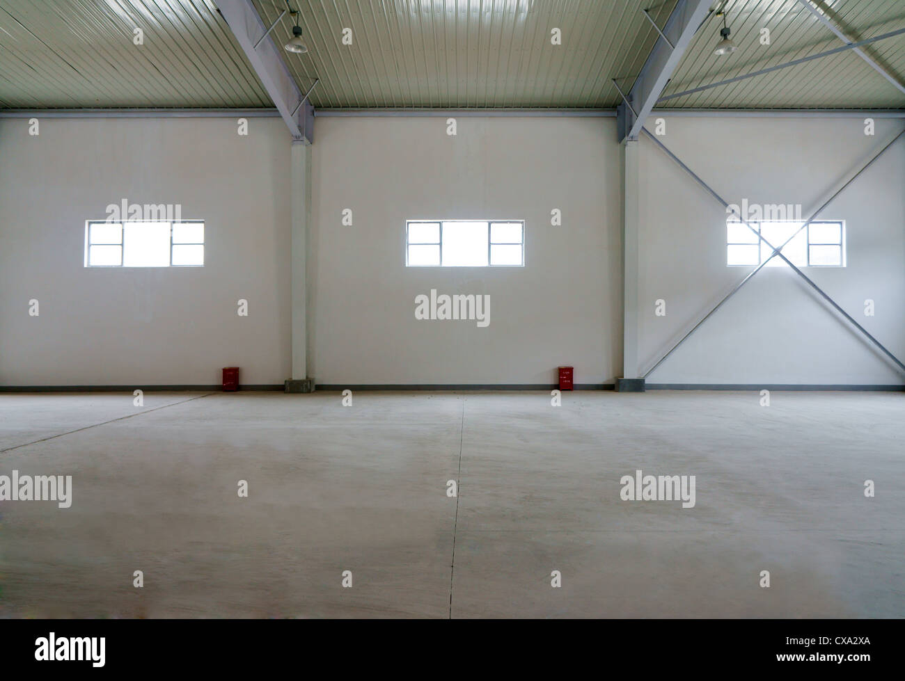 Empty industrial space hi-res stock photography and images - Alamy