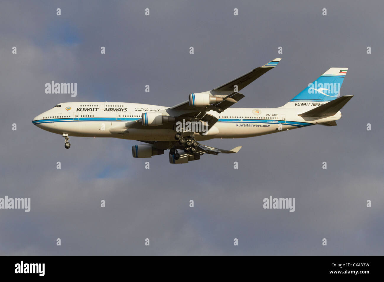 Kuwait airways aircraft hi-res stock photography and images - Alamy