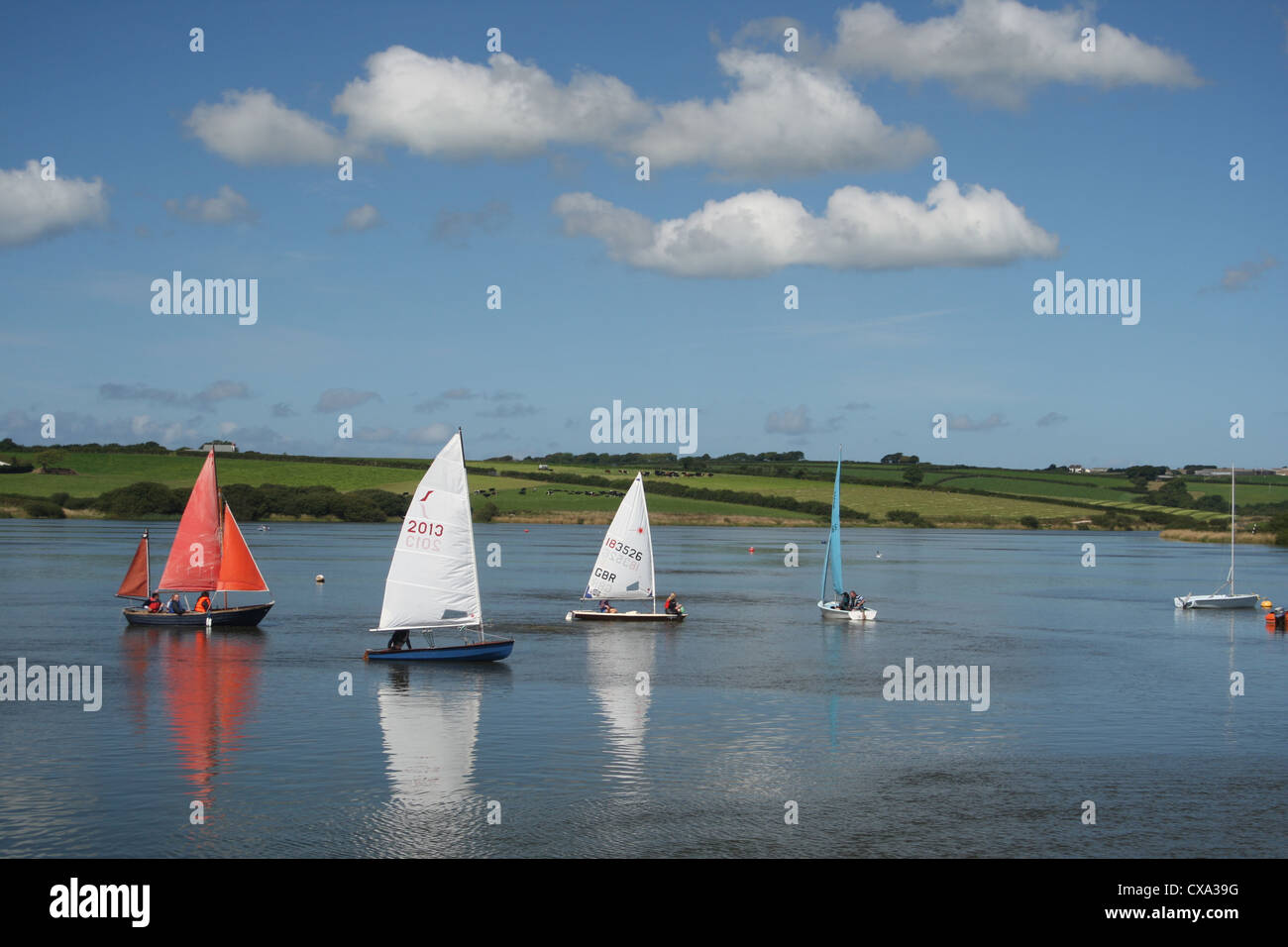 Yachts sailing on Upper Tamar Lake in Devon Stock Photo - Alamy