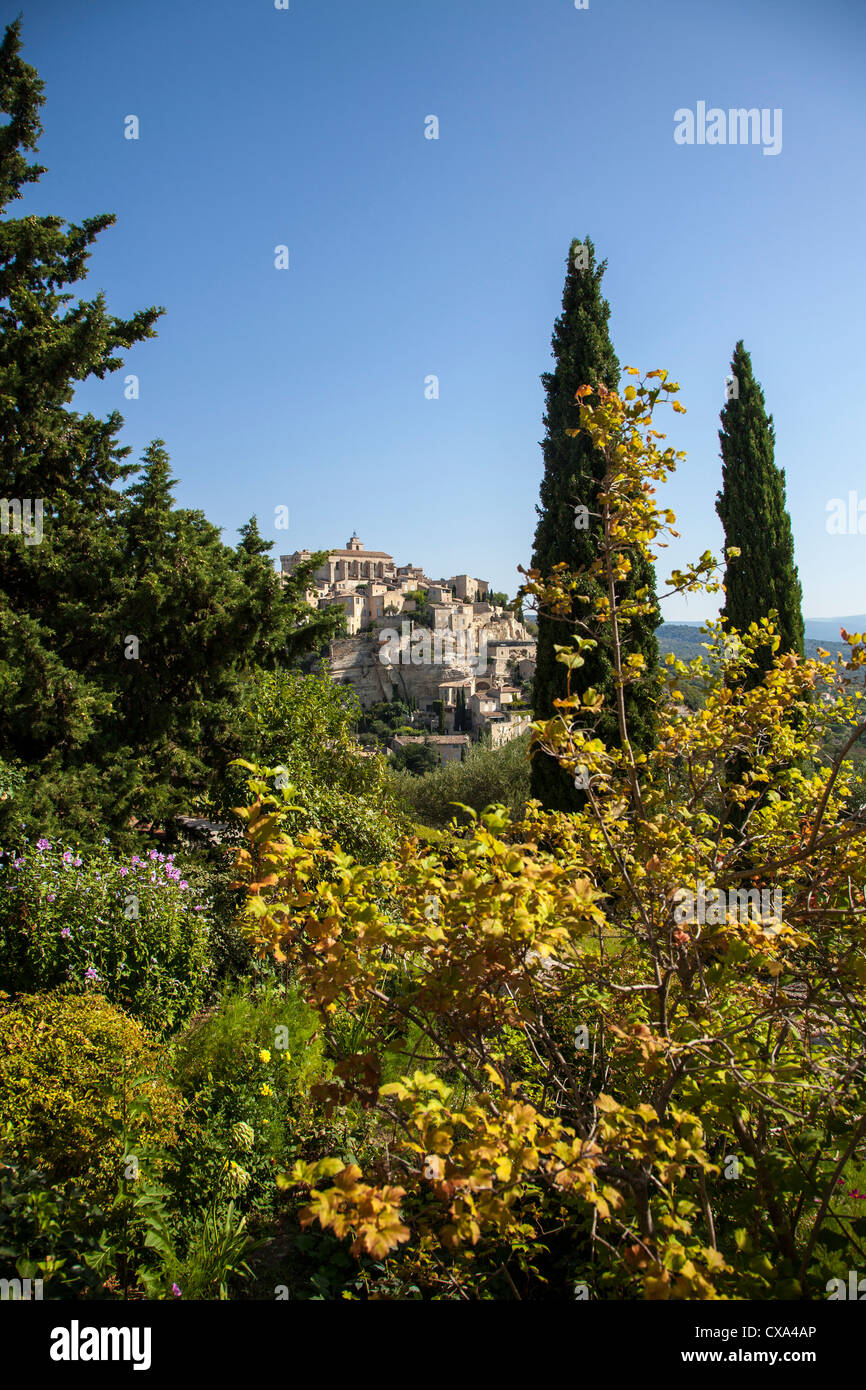 The hilltop village of Gordes, Provence, France Stock Photo - Alamy