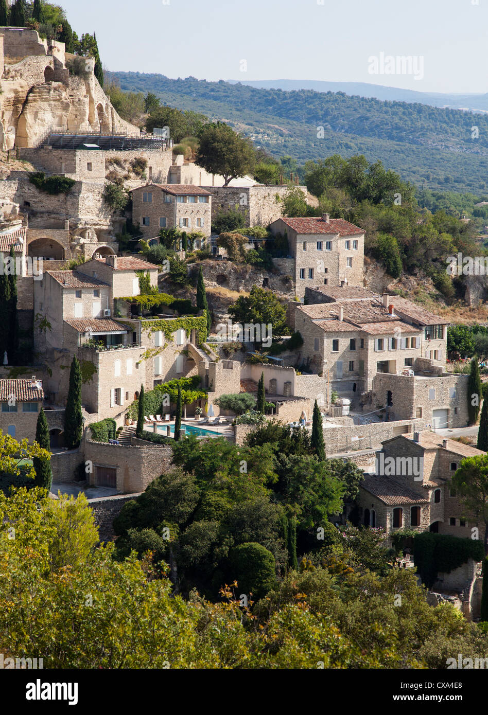 The hilltop village of Gordes, Louberon, Provence, France Stock Photo ...