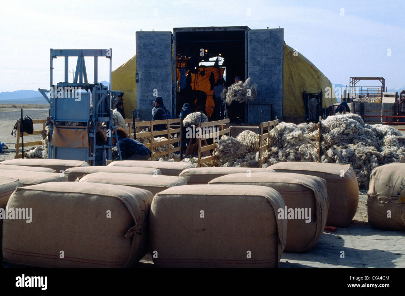 Wool bales hi-res stock photography and images - Alamy