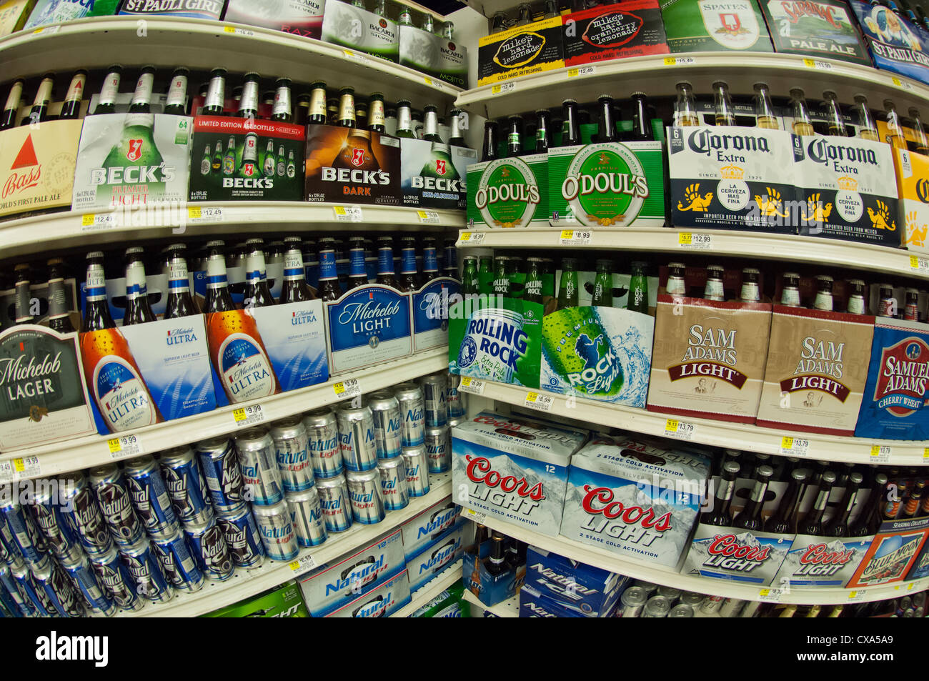 Supermarket beer hi-res stock photography and images - Alamy