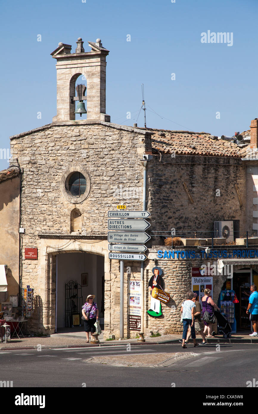 The hilltop village of Gordes, Provence, France Stock Photo - Alamy
