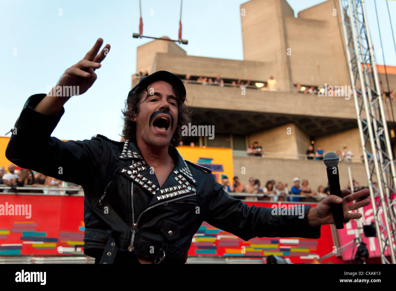 Uk mario queen of the circus hi-res stock photography and images - Alamy