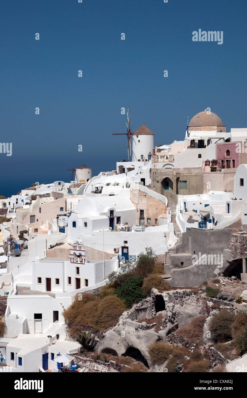 Oia cliff top village hi-res stock photography and images - Alamy