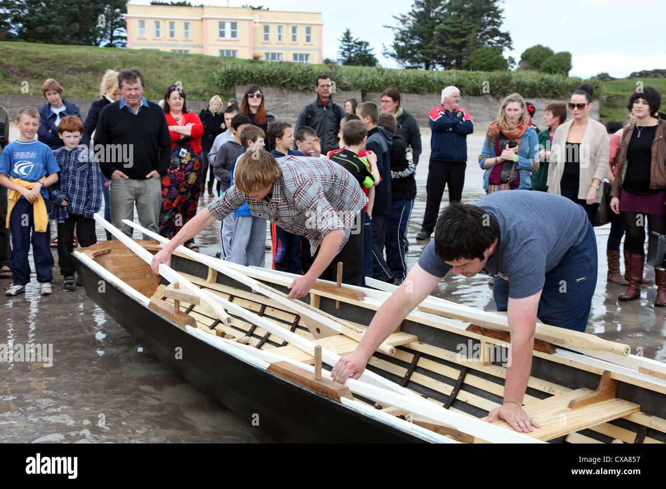 Curragh boat hi-res stock photography and images - Alamy