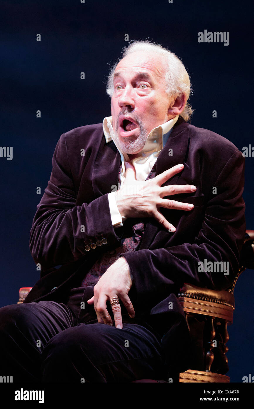 Simon Callow