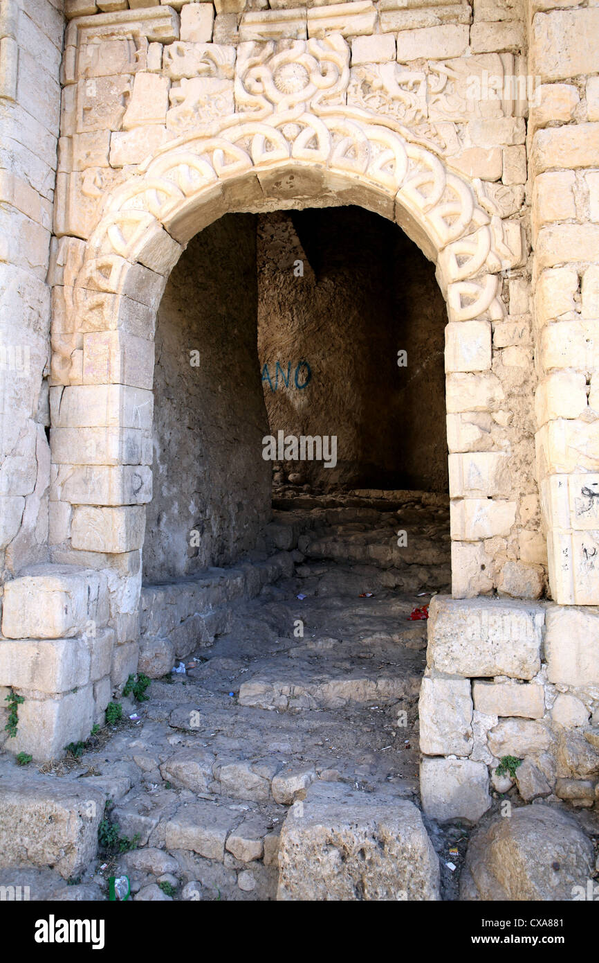 The ancient Eastern Gate in the town of Amadiya Stock Photo - Alamy