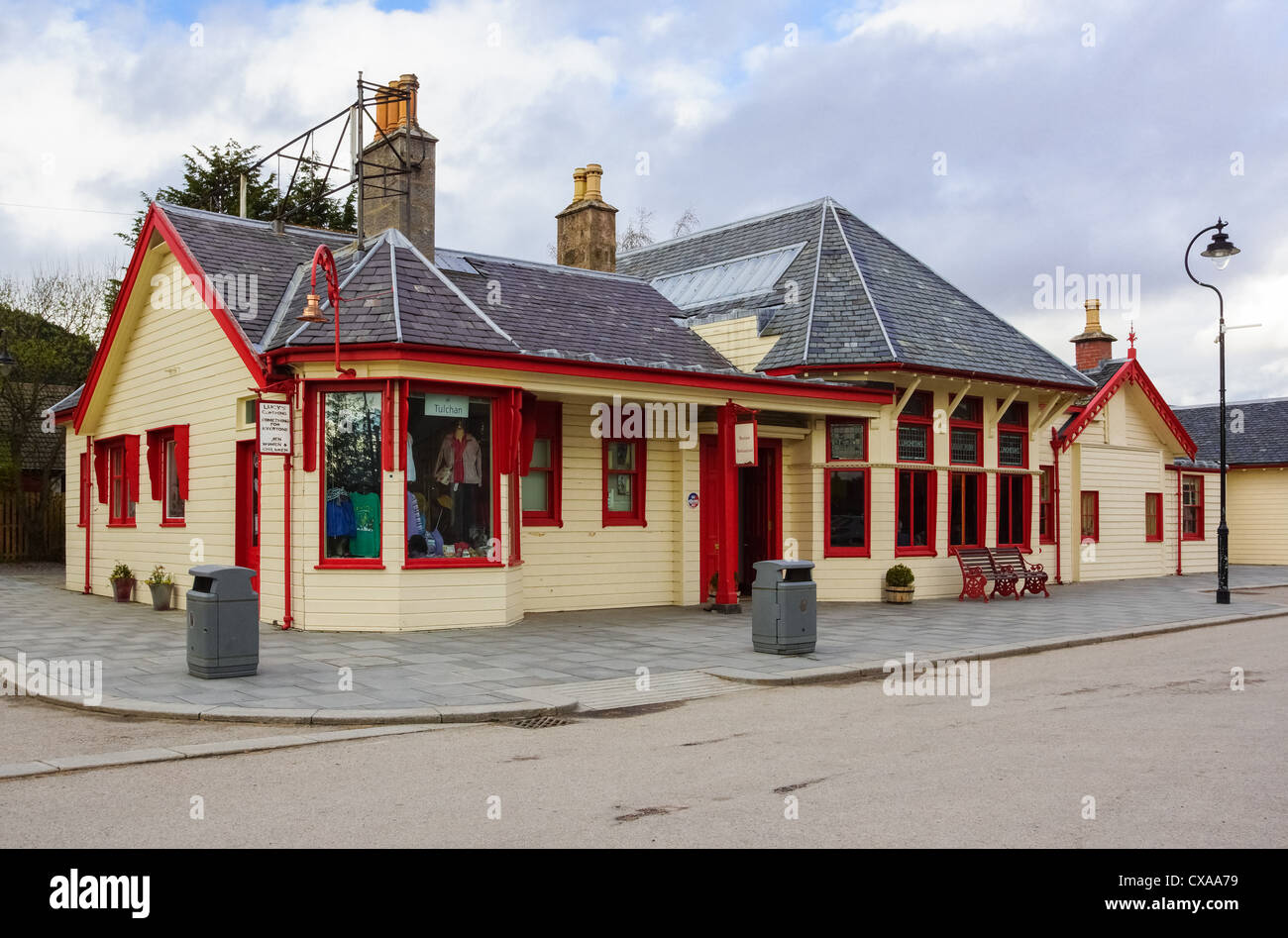 Ballater station hi-res stock photography and images - Alamy