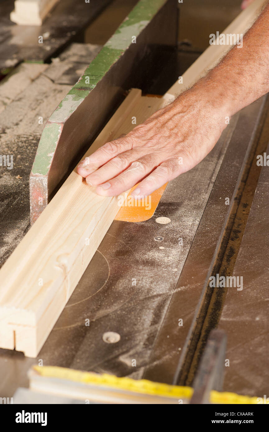Timber plank being cut circular hi-res stock photography and images - Alamy