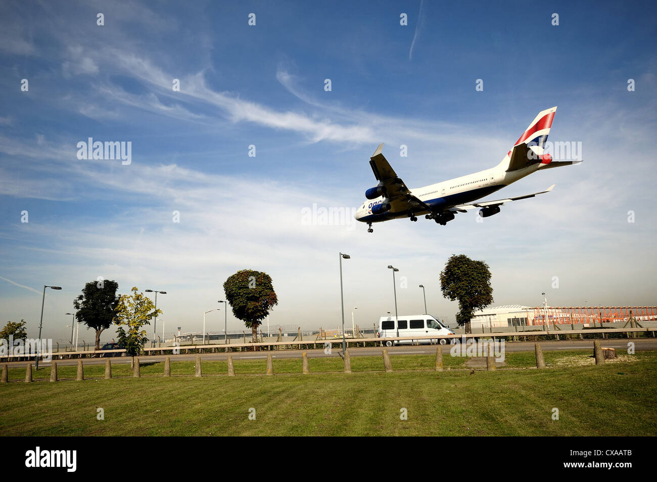Passenger jet aircraft landing at Heathrow,London Stock Photo - Alamy