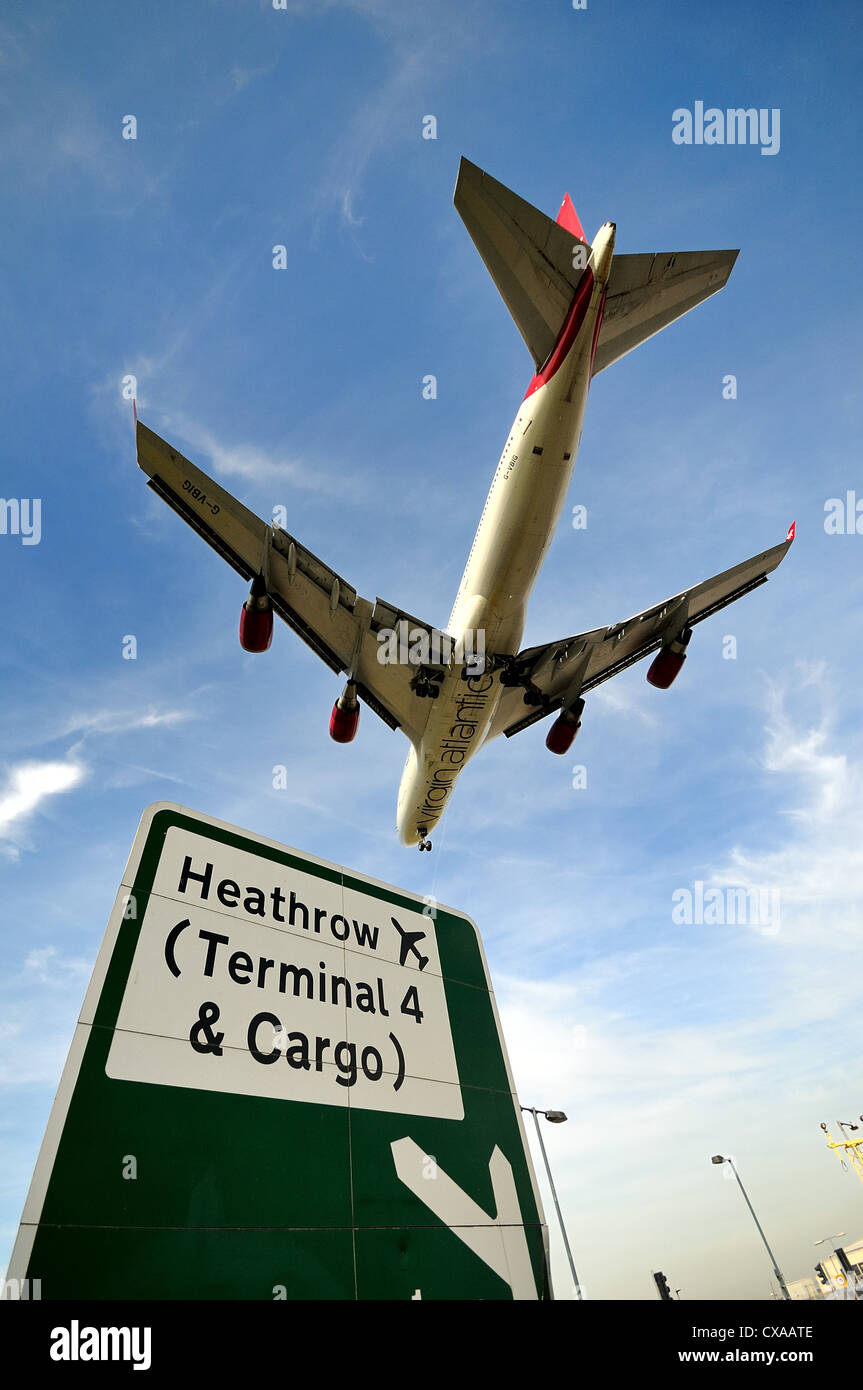 Passenger jet aircraft landing at Heathrow,London Stock Photo - Alamy