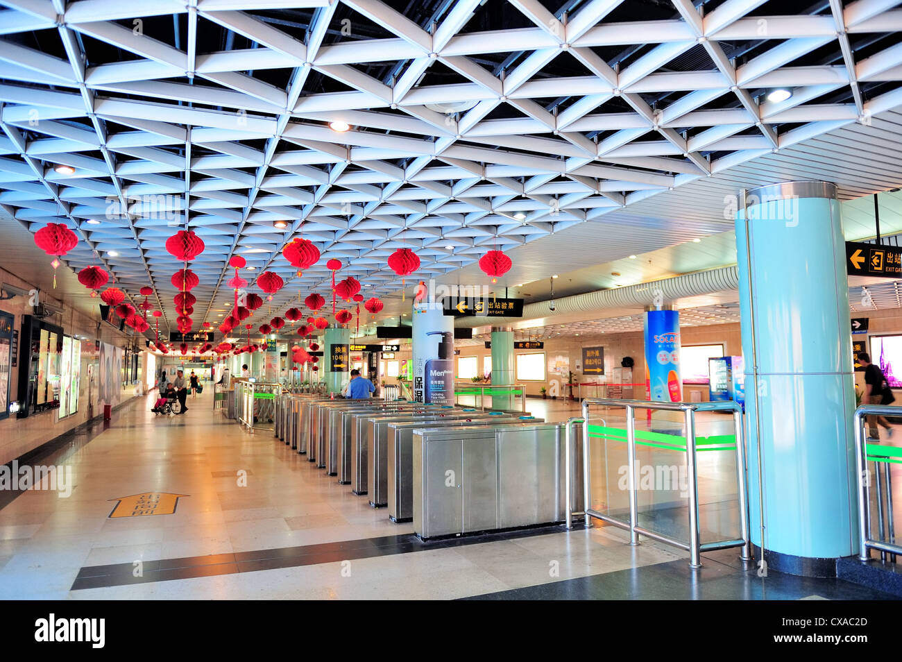 Shanghai subway station interior Stock Photo - Alamy