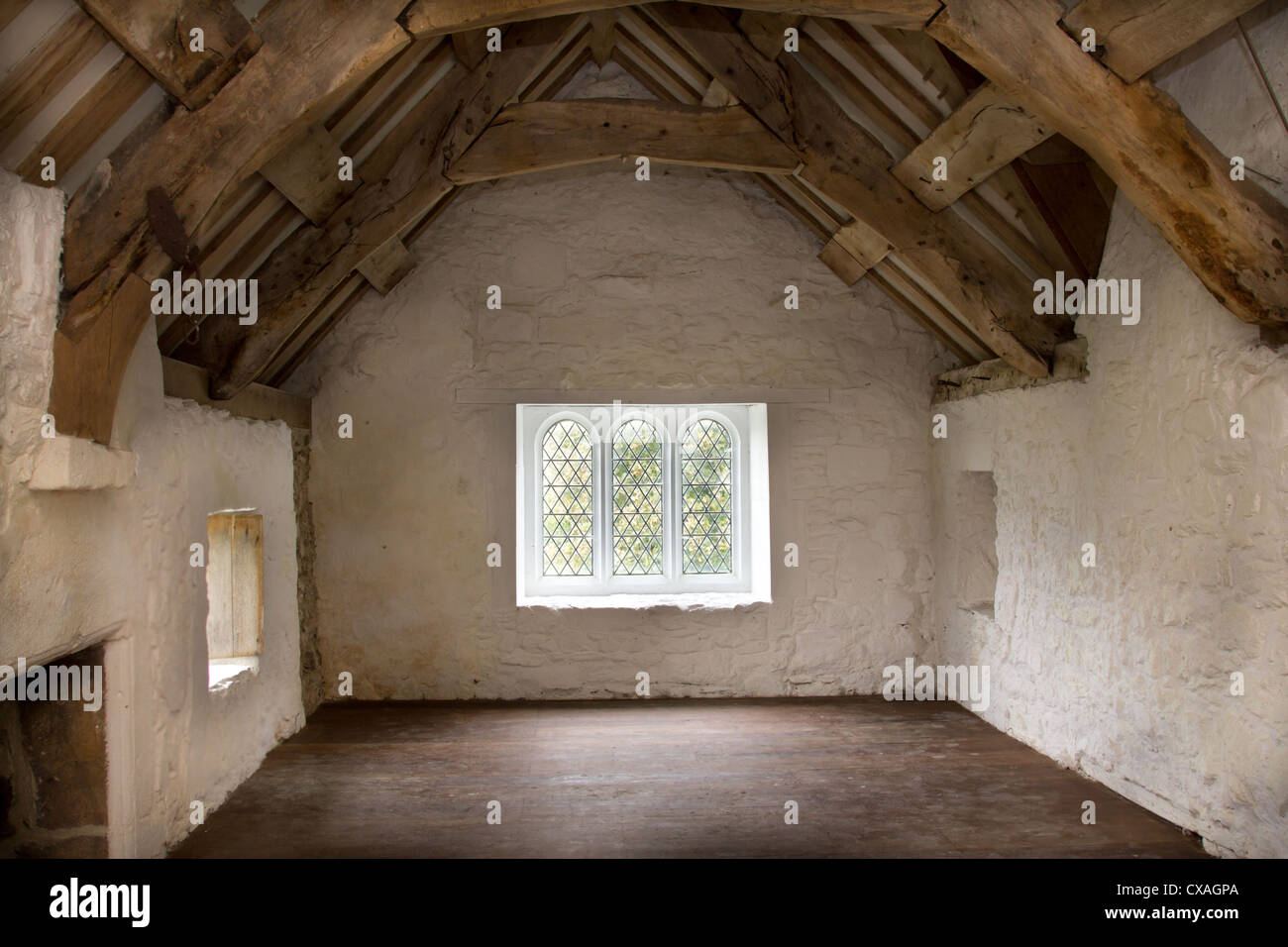 Cruck roof hi-res stock photography and images - Alamy