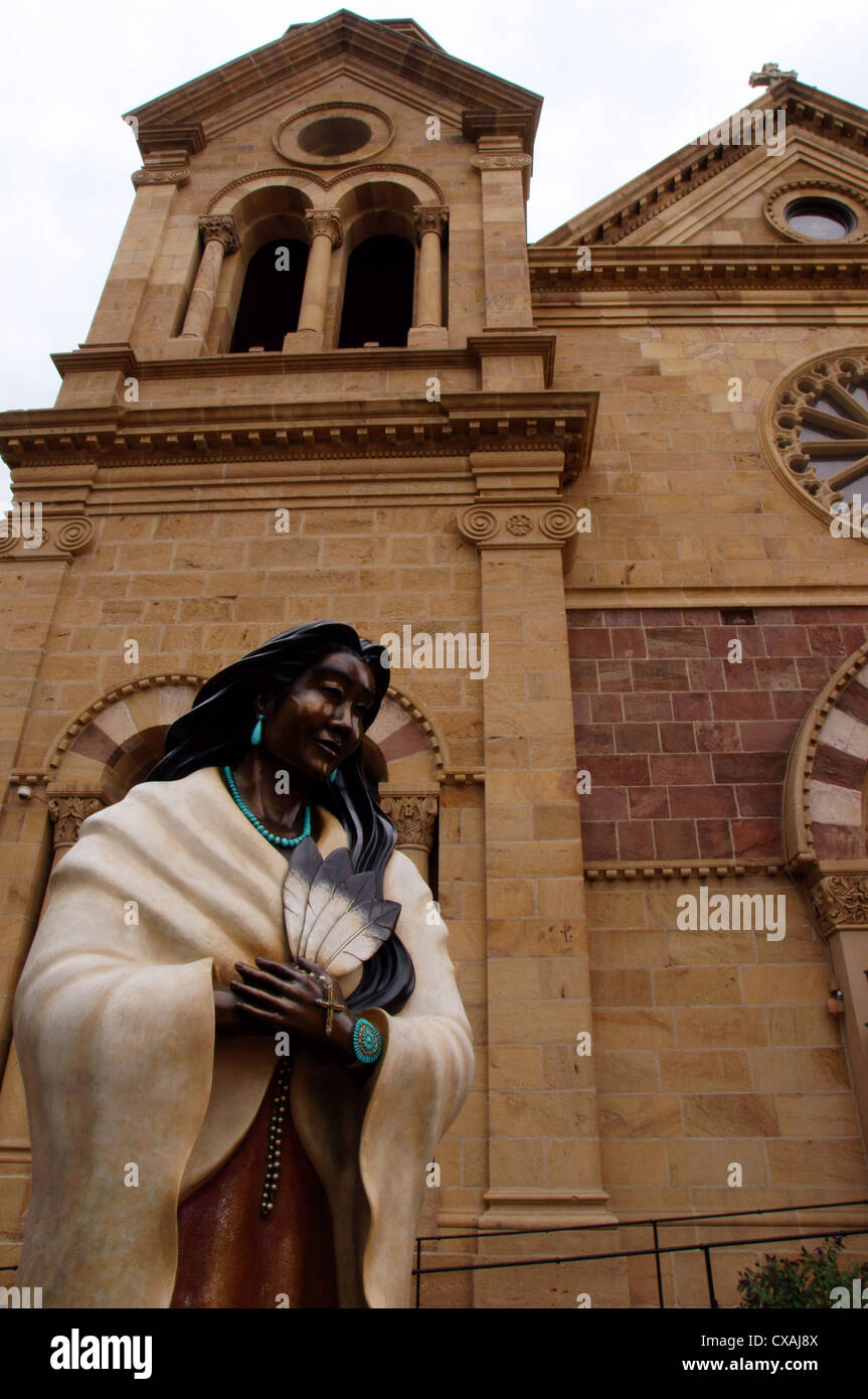 St kateri tekakwitha statue st hi-res stock photography and images - Alamy
