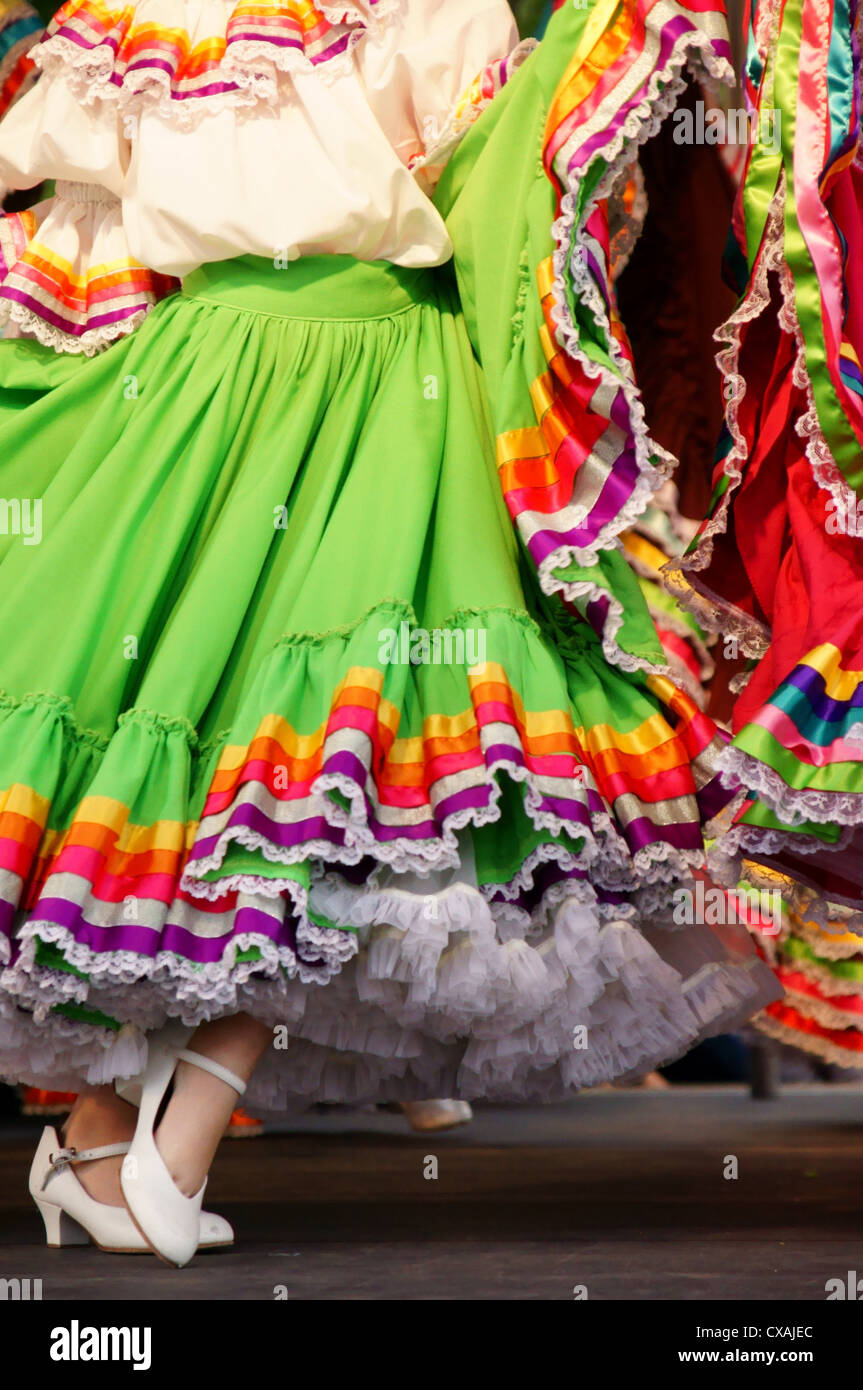 Ballet folklorico dancers festival hi-res stock photography and images ...