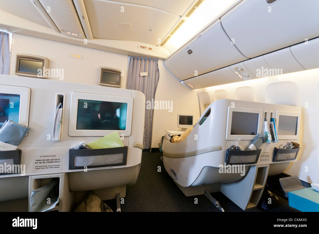 Class 777 interior hi-res stock photography and images - Alamy