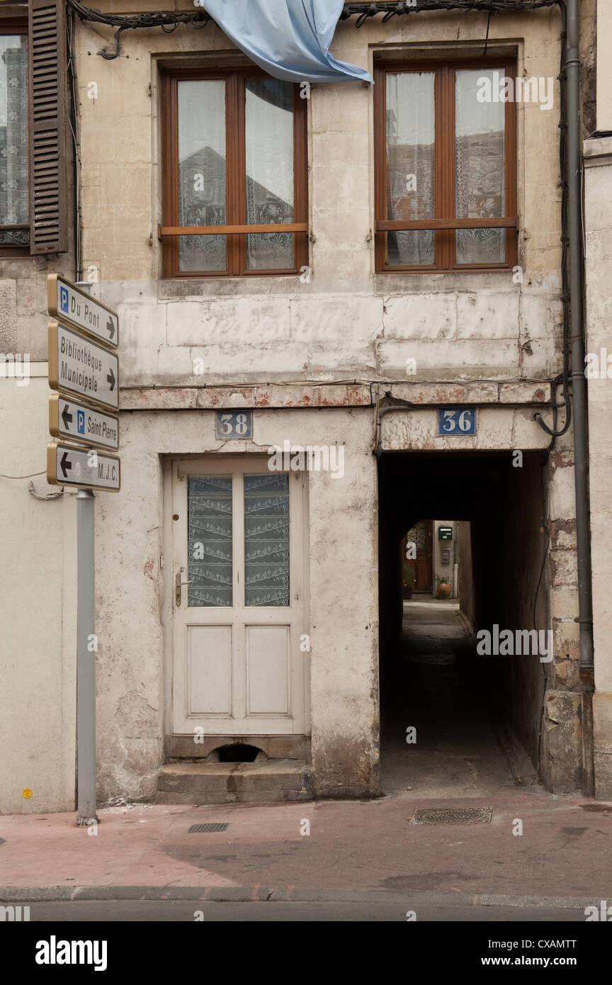 Provincial french architecture hi-res stock photography and images - Alamy