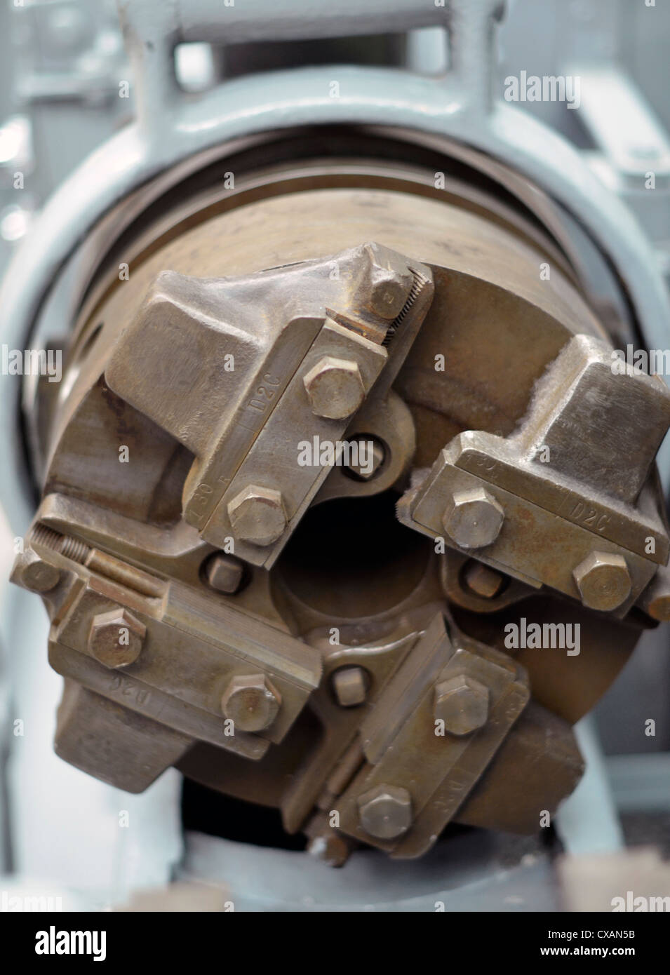 Cutting jaws hi-res stock photography and images - Alamy