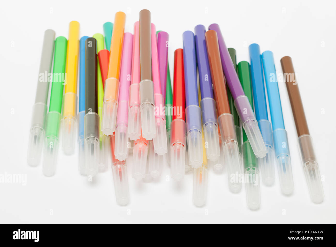 Pile of mixed coloured felt tipped pens with caps Stock Photo - Alamy