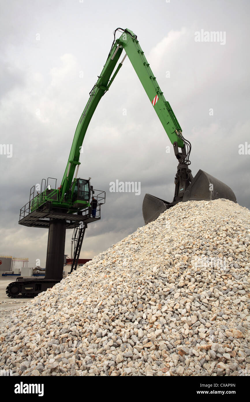 Gravel piles hi-res stock photography and images - Alamy