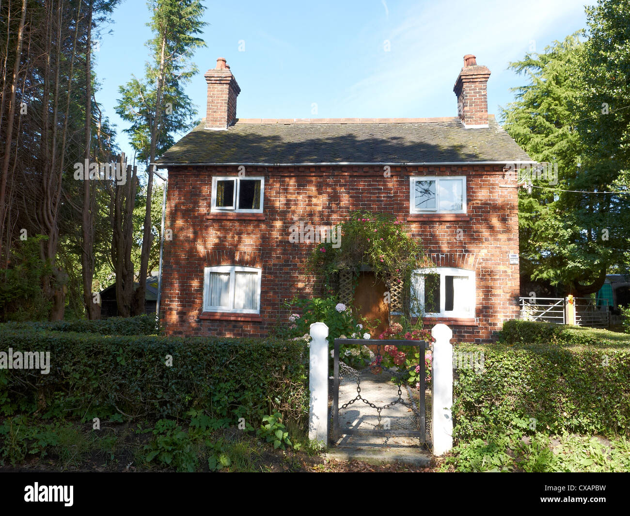 Holly tree cottage hi-res stock photography and images - Alamy