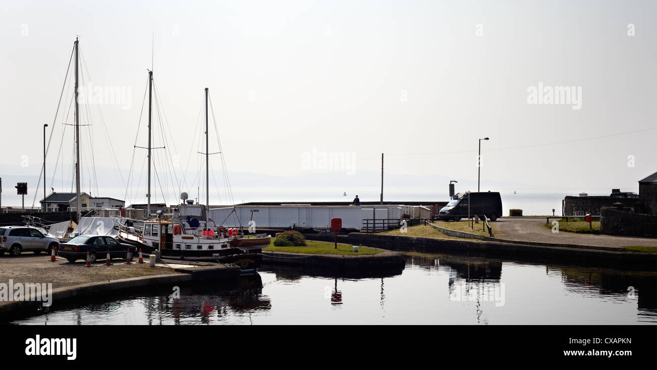 Crinan canal boats hi-res stock photography and images - Alamy
