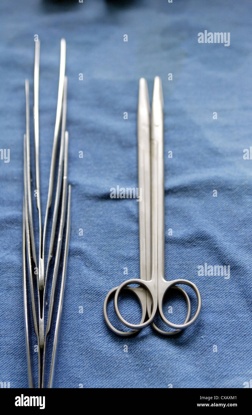 Surgical cutlery hi-res stock photography and images - Alamy