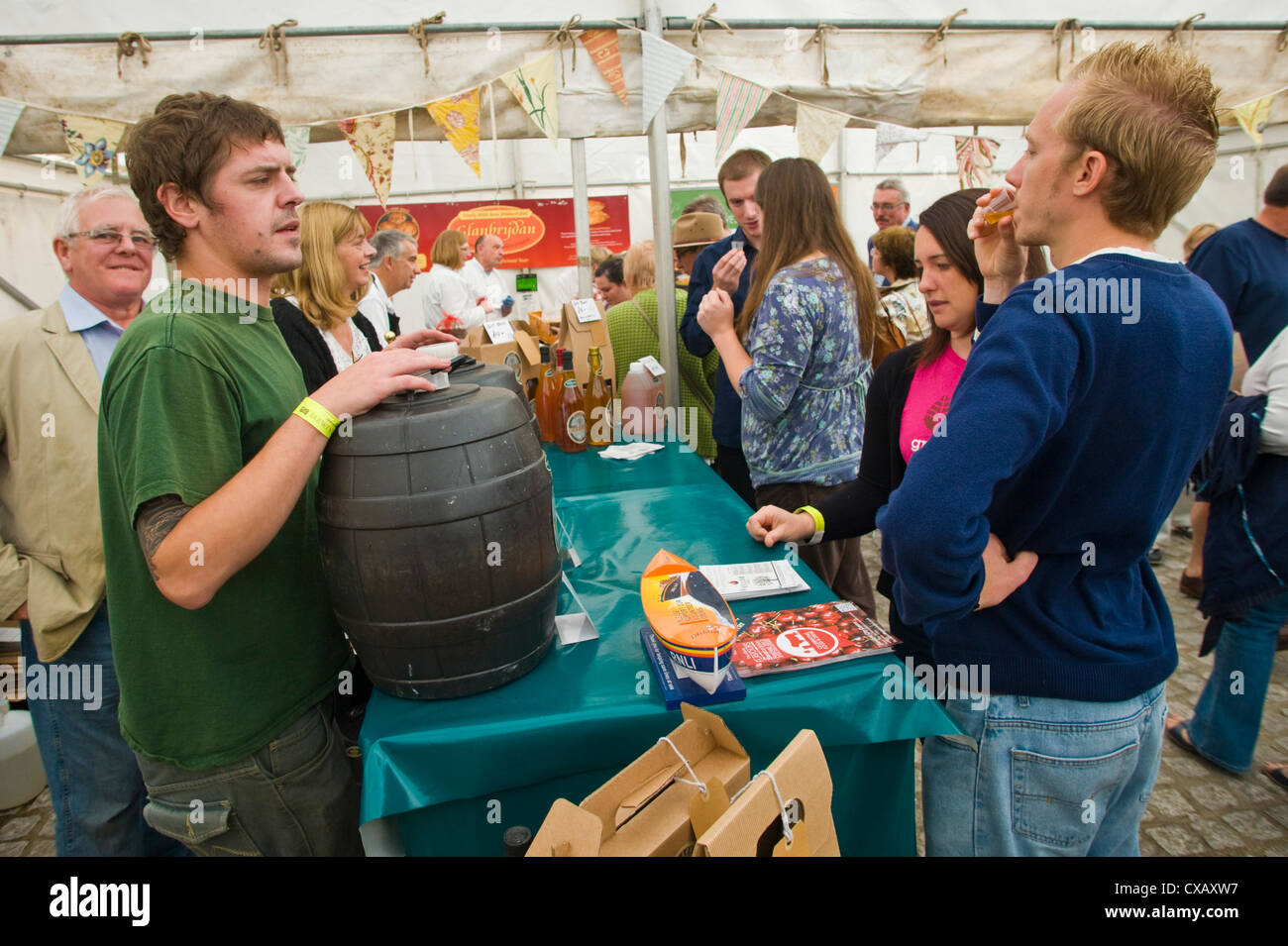 Visitors sampling cider on stall at Abergavenny Food Festival Stock ...