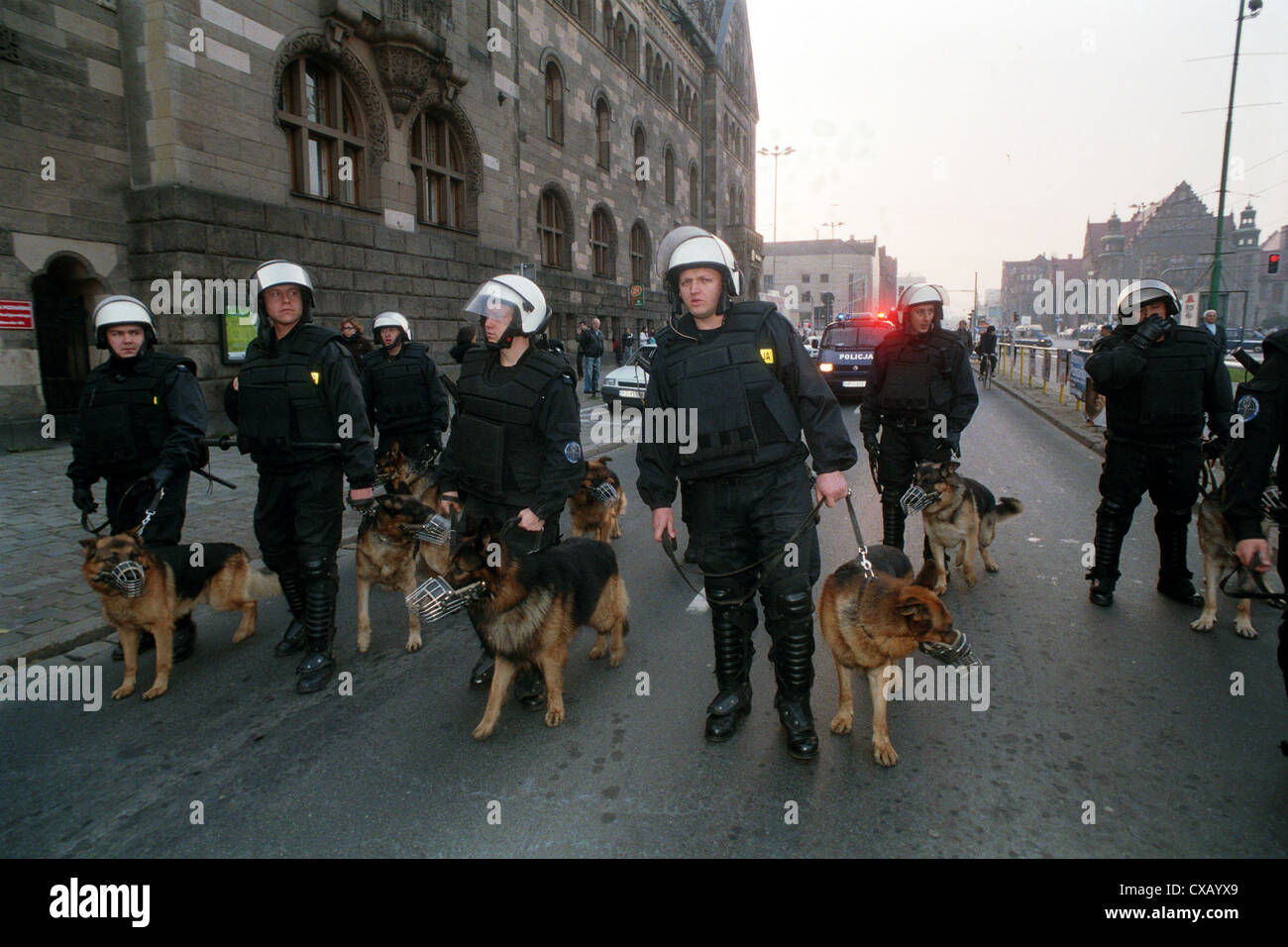 Riot policeman with dog police hi-res stock photography and images - Alamy