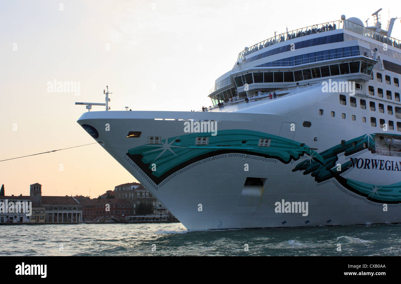 Cruise ship Norwegian Jade Stock Photo - Alamy
