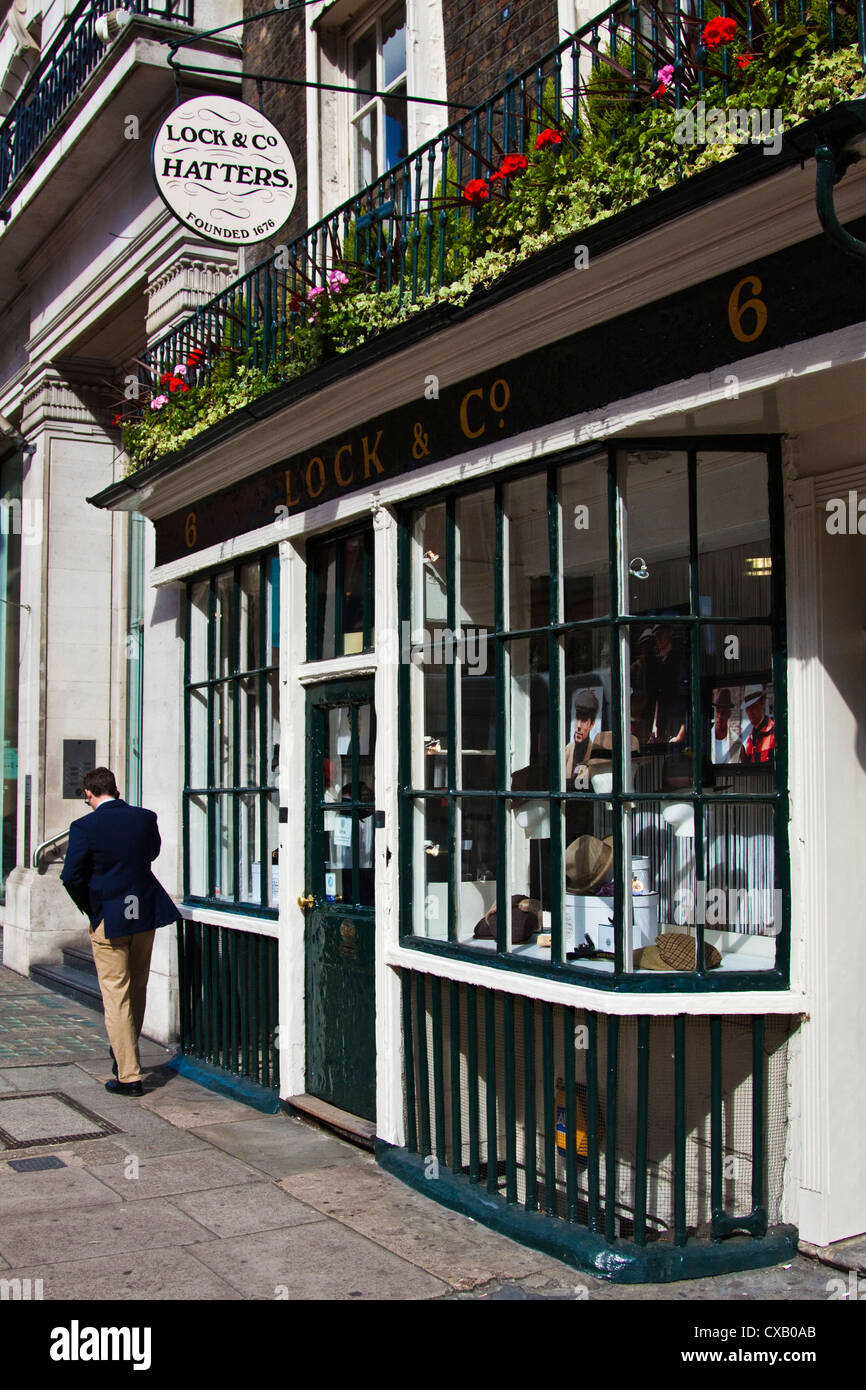 Milliners shop hi-res stock photography and images - Alamy