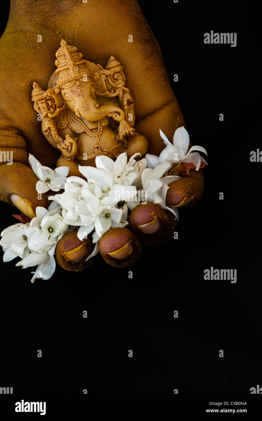 Hindu deity hand hi-res stock photography and images - Alamy