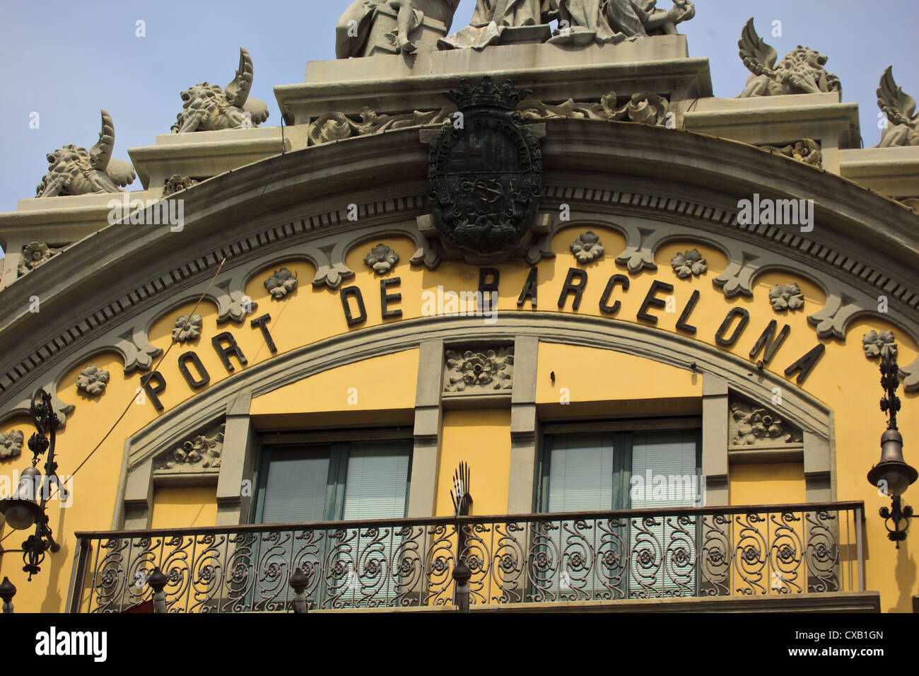 Port of Barcelona Sign on old Port Authority building Stock Photo - Alamy