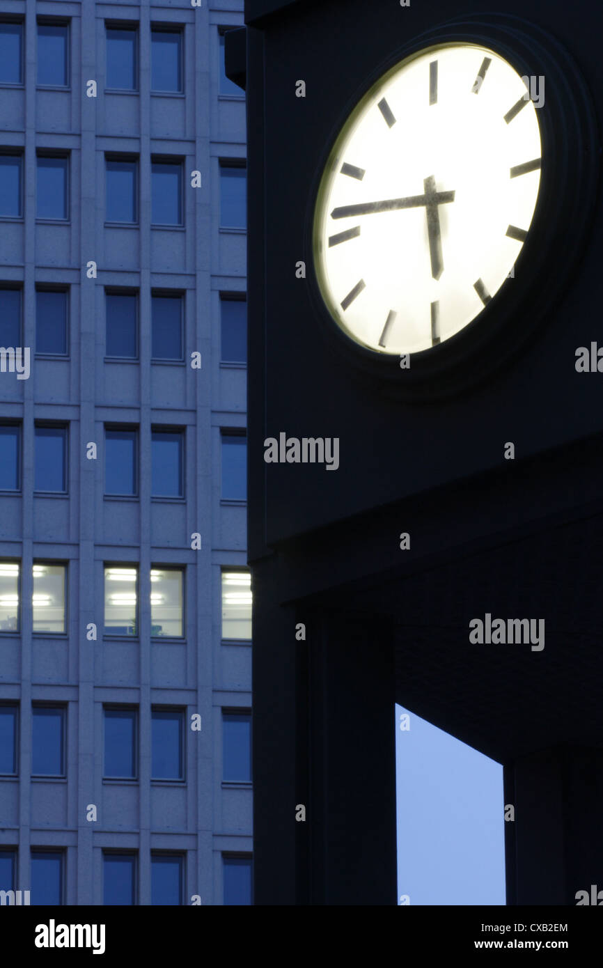 Radiant Clock and office building Stock Photo - Alamy