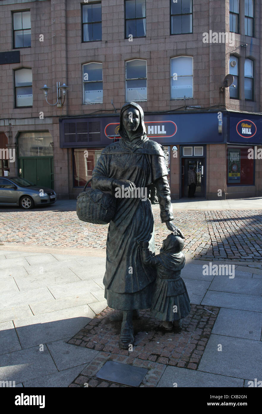 Fishwife statue hi-res stock photography and images - Alamy