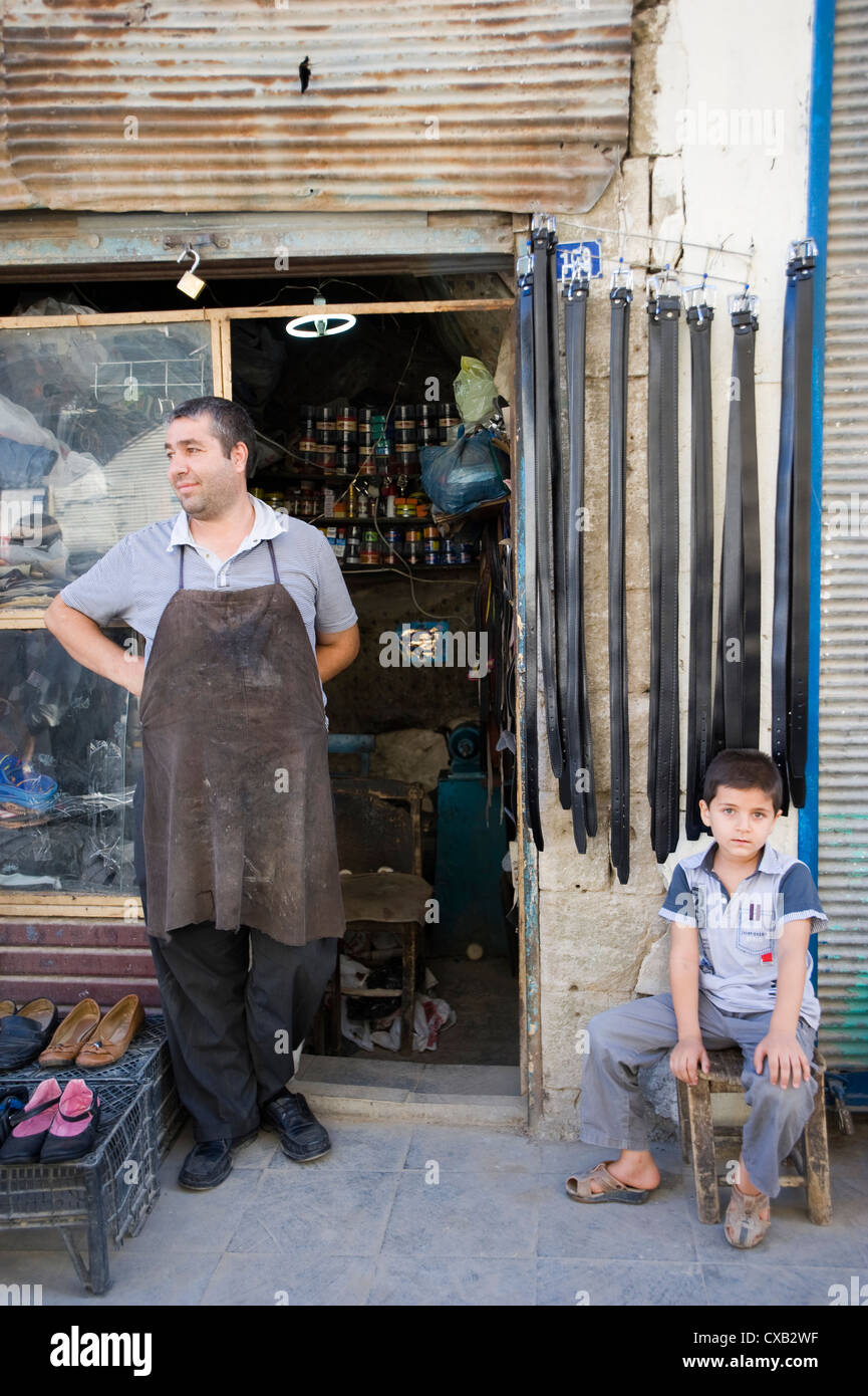 Street cobbler hi-res stock photography and images - Alamy