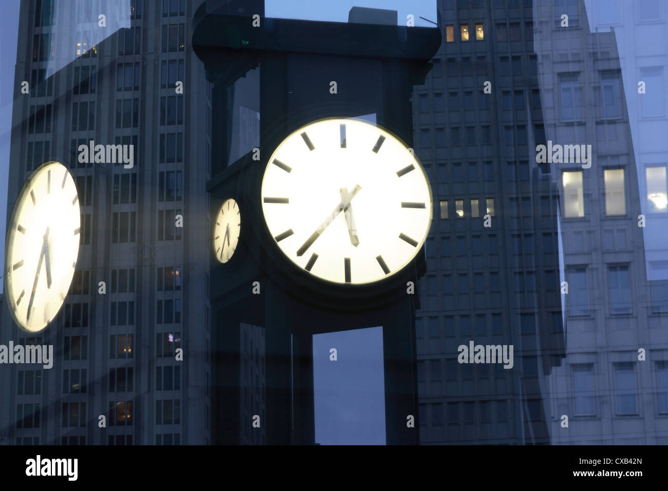 Clock office windows dusk hi-res stock photography and images - Alamy