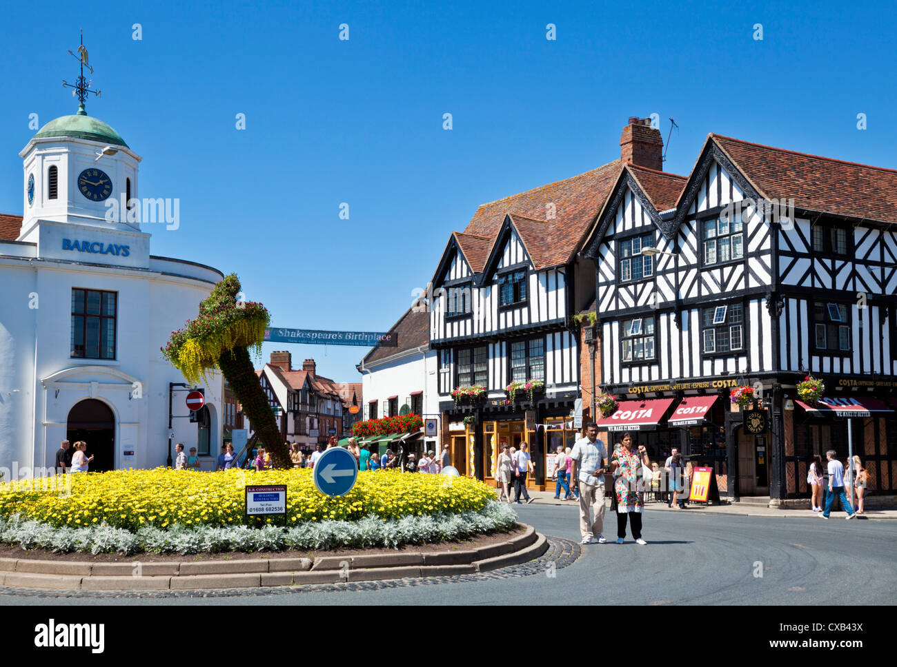 Flower covered roundabout in Stratford upon Avon town centre ...