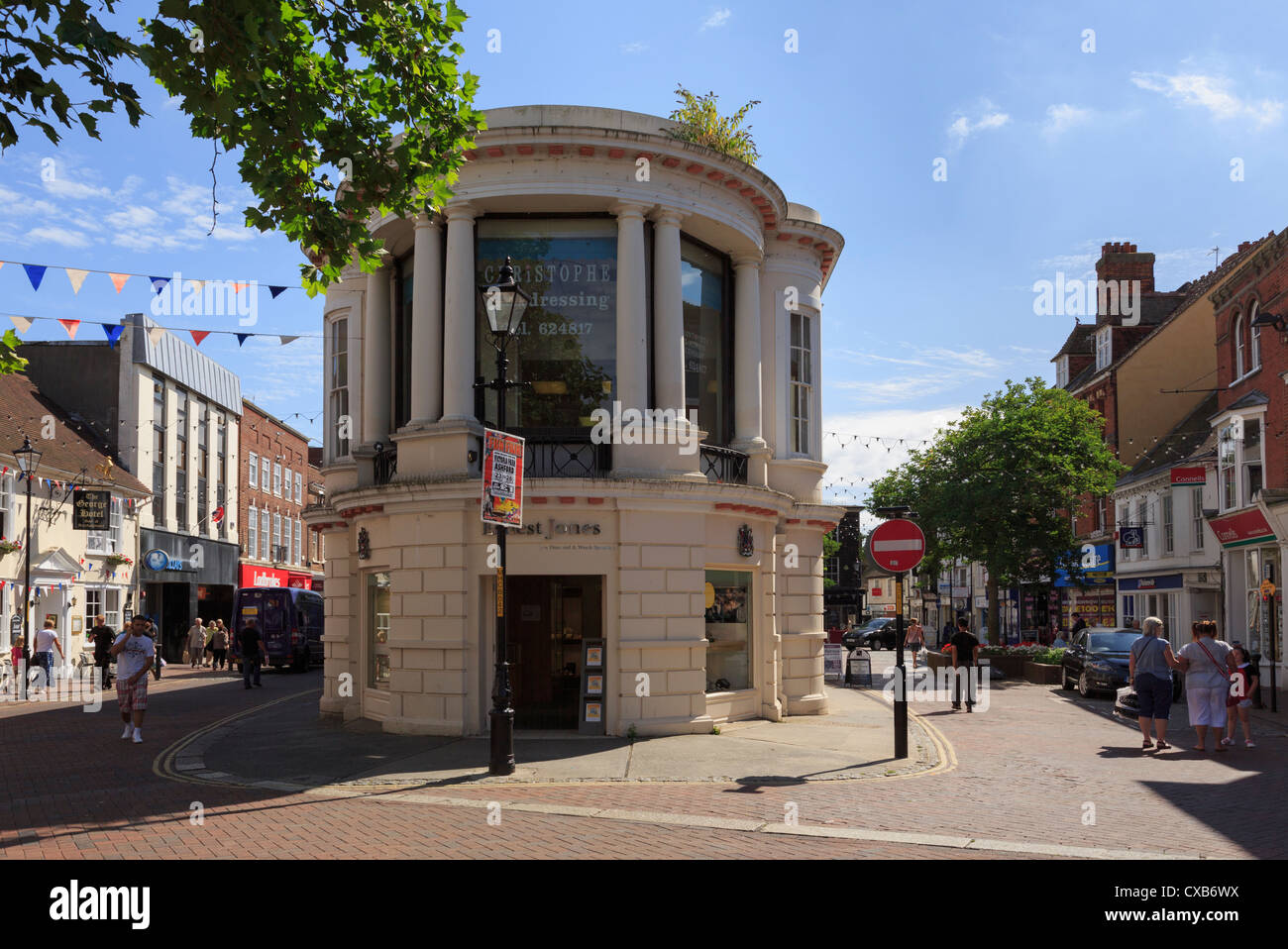 Row shops england hi-res stock photography and images - Alamy