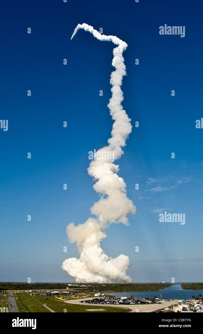 Nasa space shuttle final mission hi-res stock photography and images ...