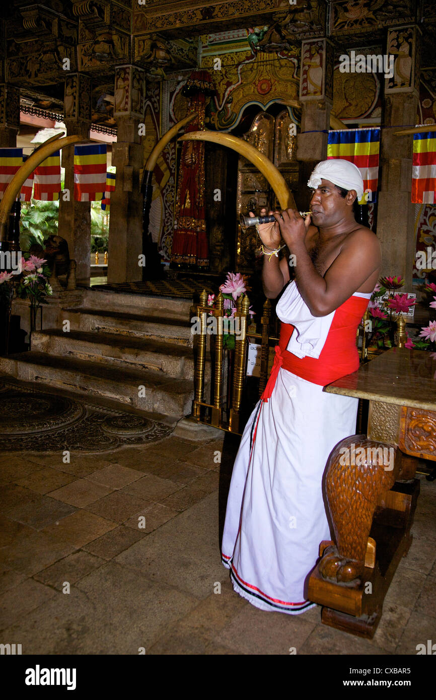 Man playing Horanewa, Tooth Sanctuary, Temple of the Tooth Relic, Kandy ...