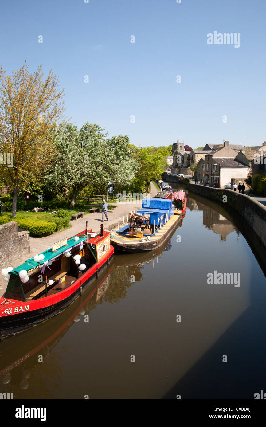 Narrowboat yorkshire canals boat hi-res stock photography and images ...