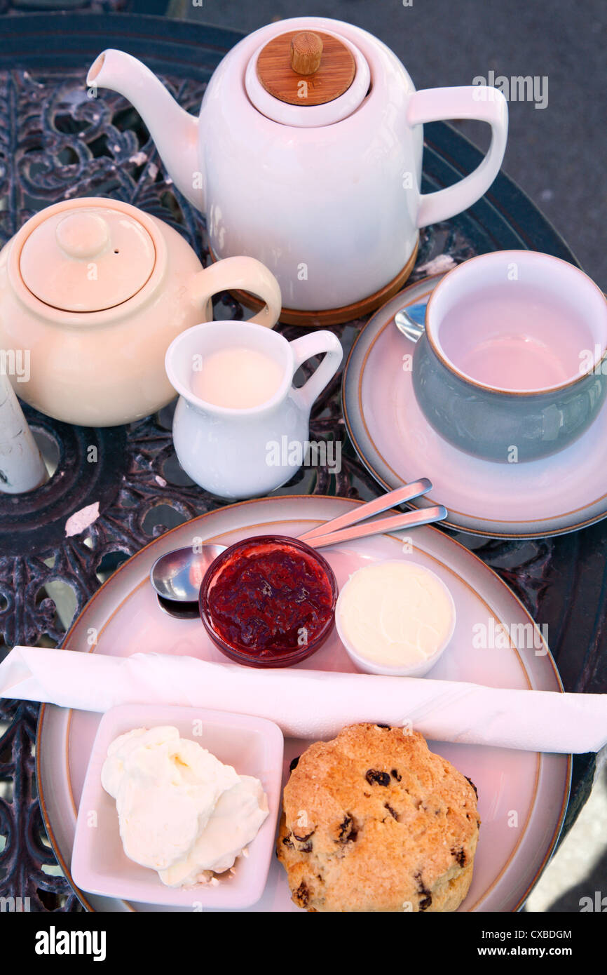 Yorkshire tearoom hi-res stock photography and images - Alamy