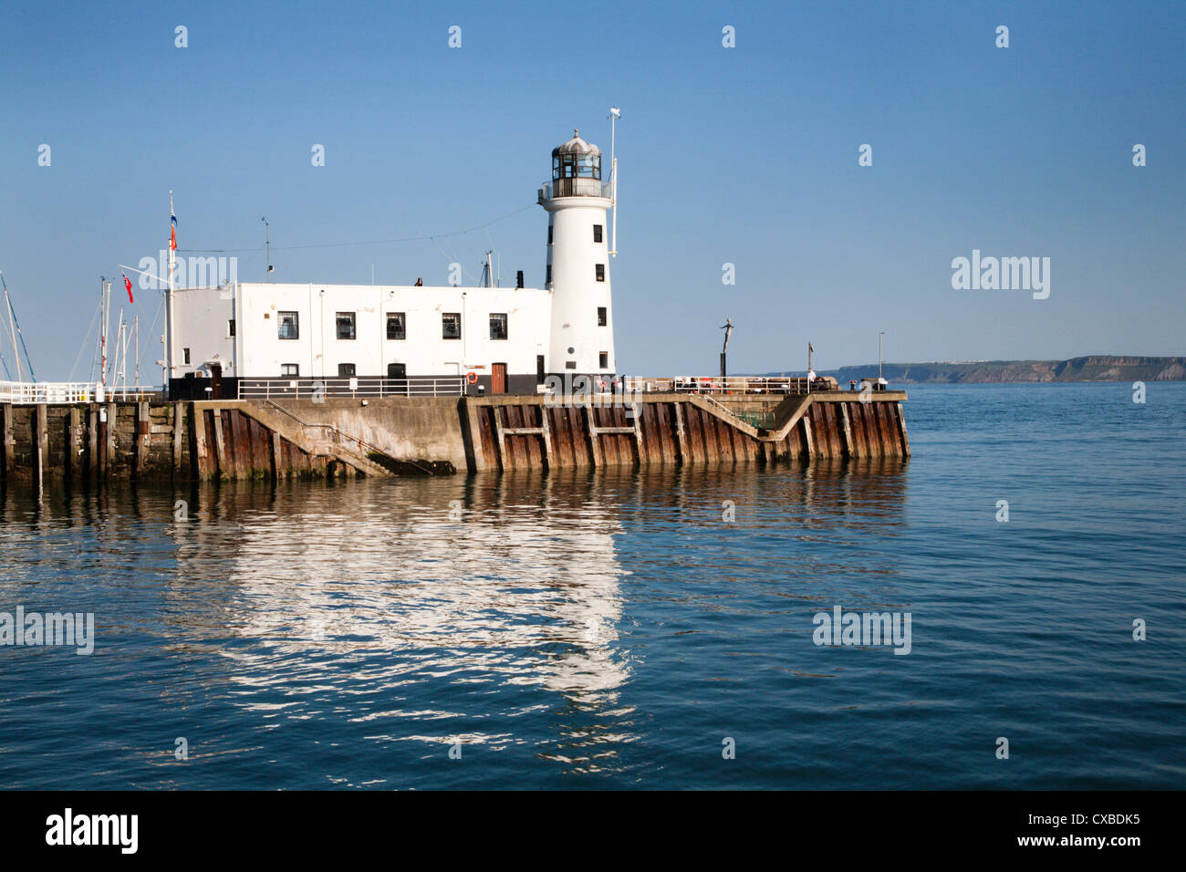 Scarborough lighthouse england uk hi-res stock photography and images ...