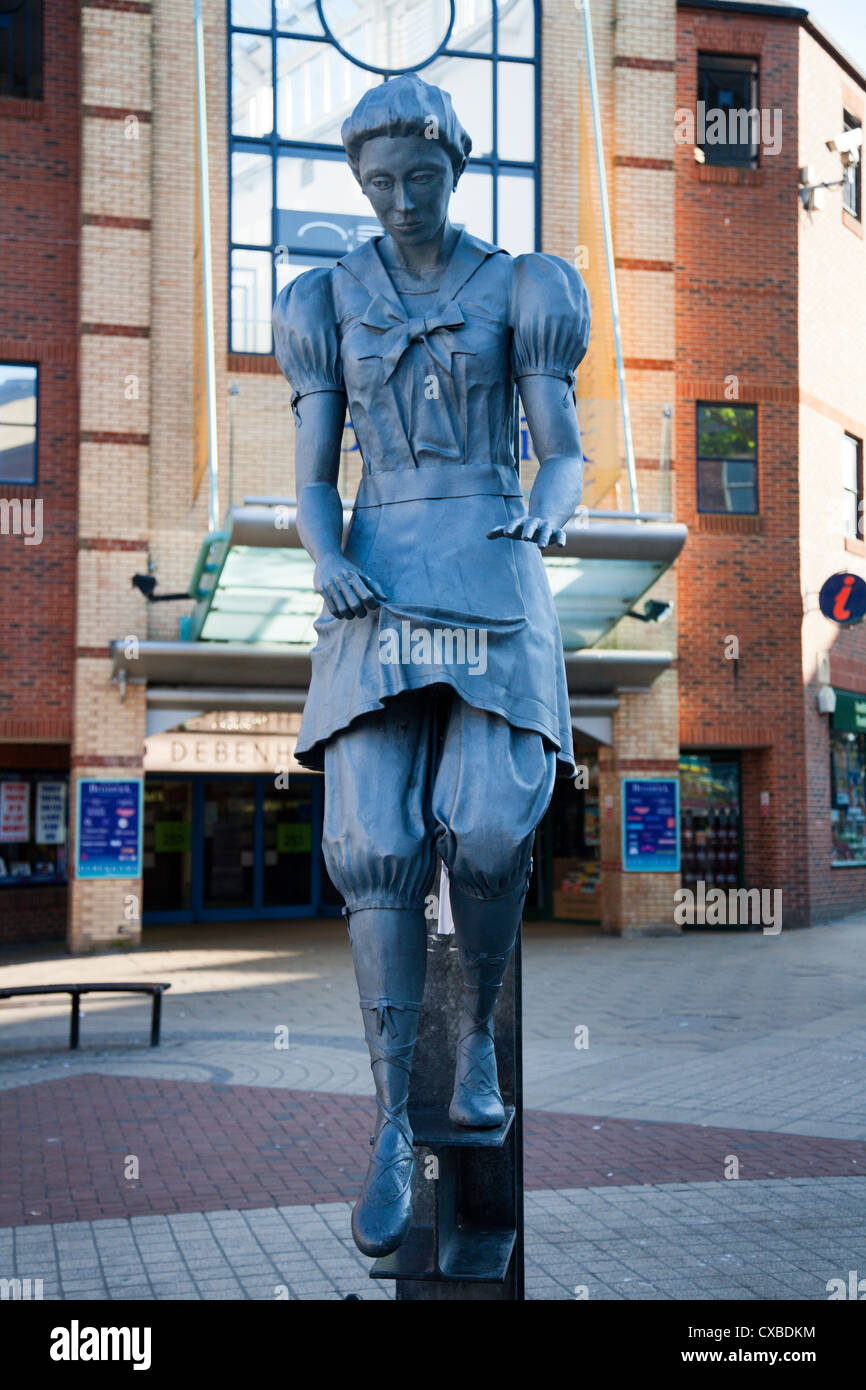 Bathing Belle statue on Westborough, Scarborough, North Yorkshire ...