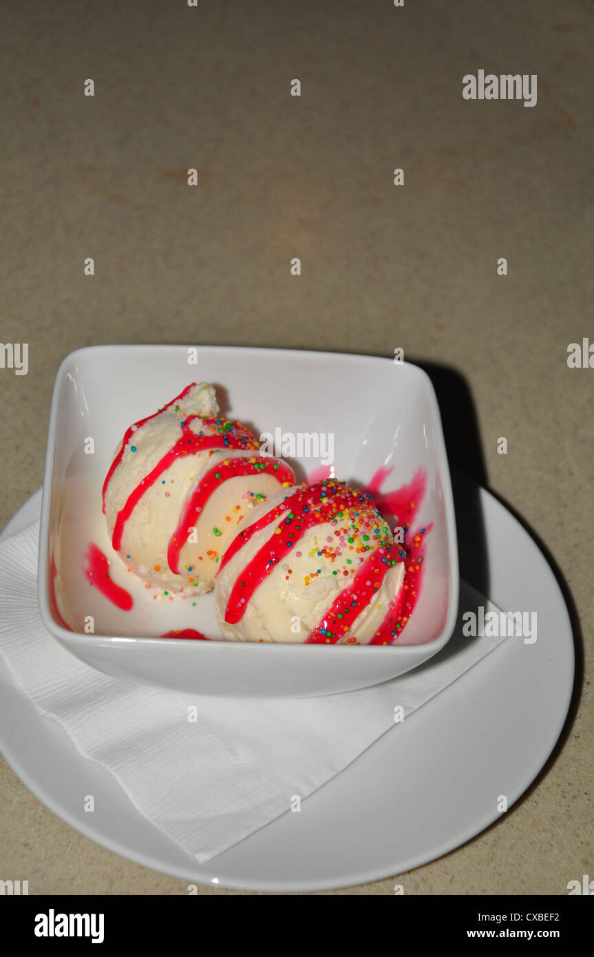 Round ice cream in hi-res stock photography and images - Alamy