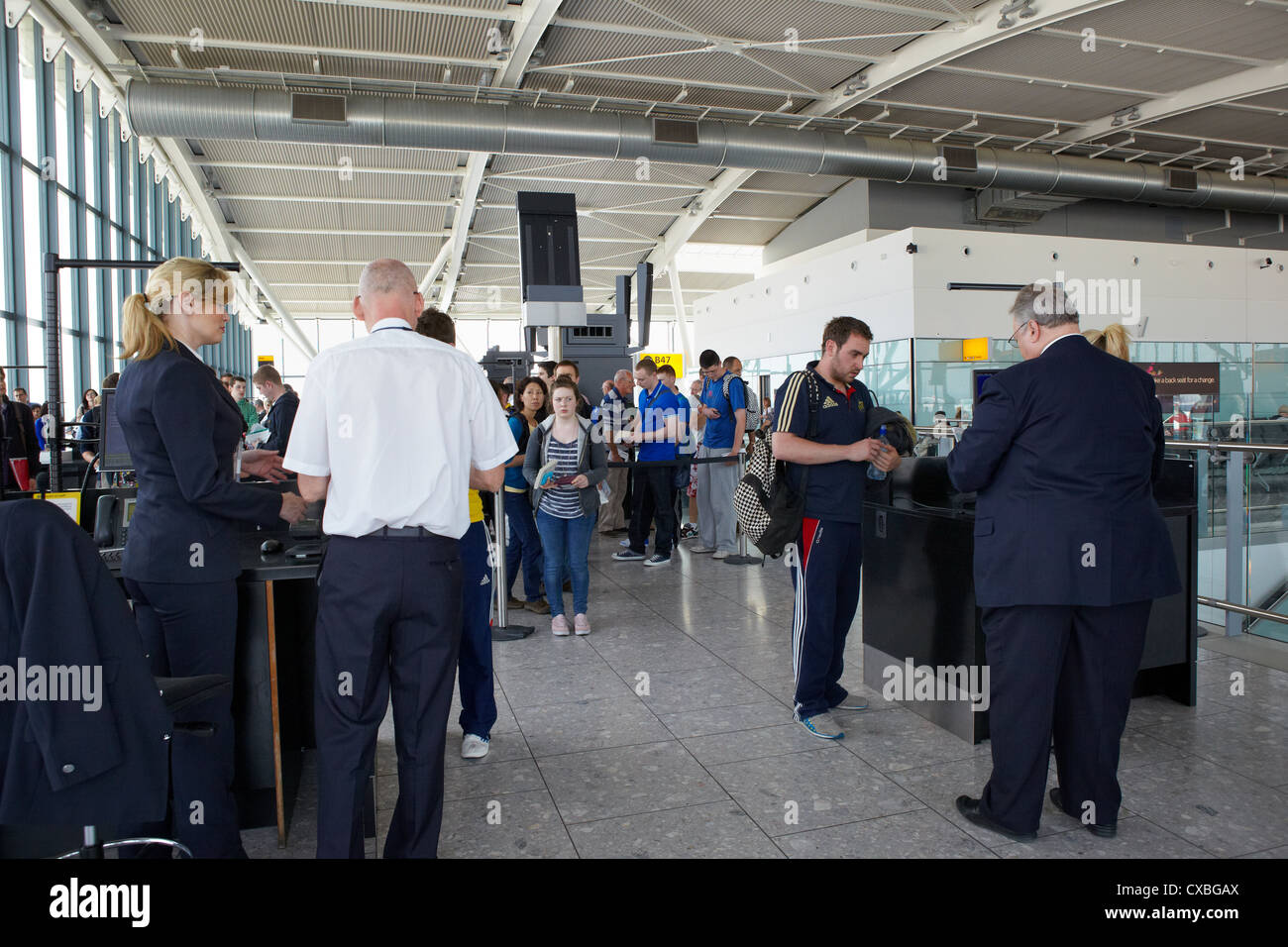 Boarding gate queue hi-res stock photography and images - Alamy