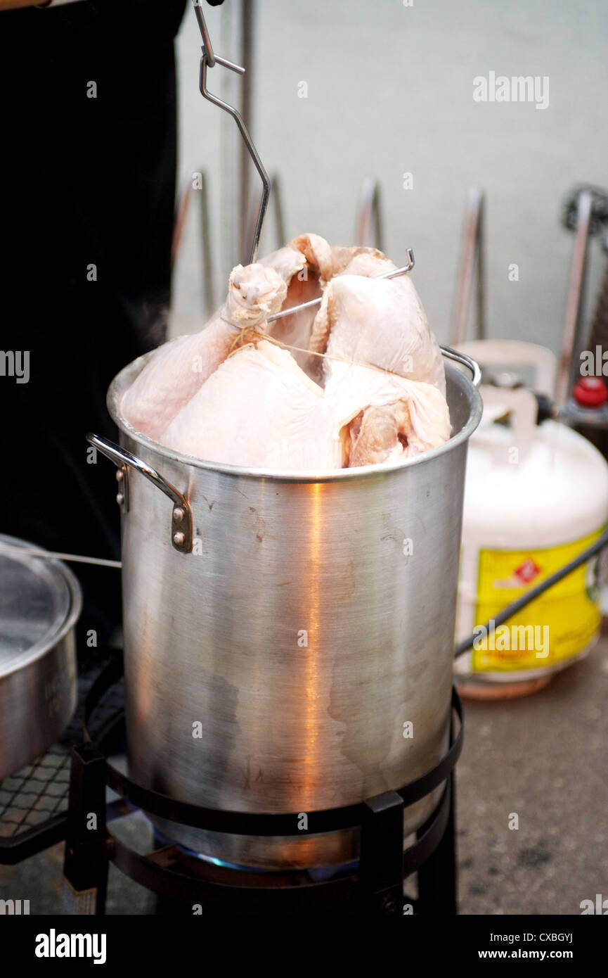 Deep frying a turkey hi-res stock photography and images - Alamy